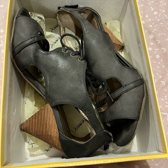 Gomax | Shoes | Imitation Gray Nubuck Leather Open Toe Tapered Block ...